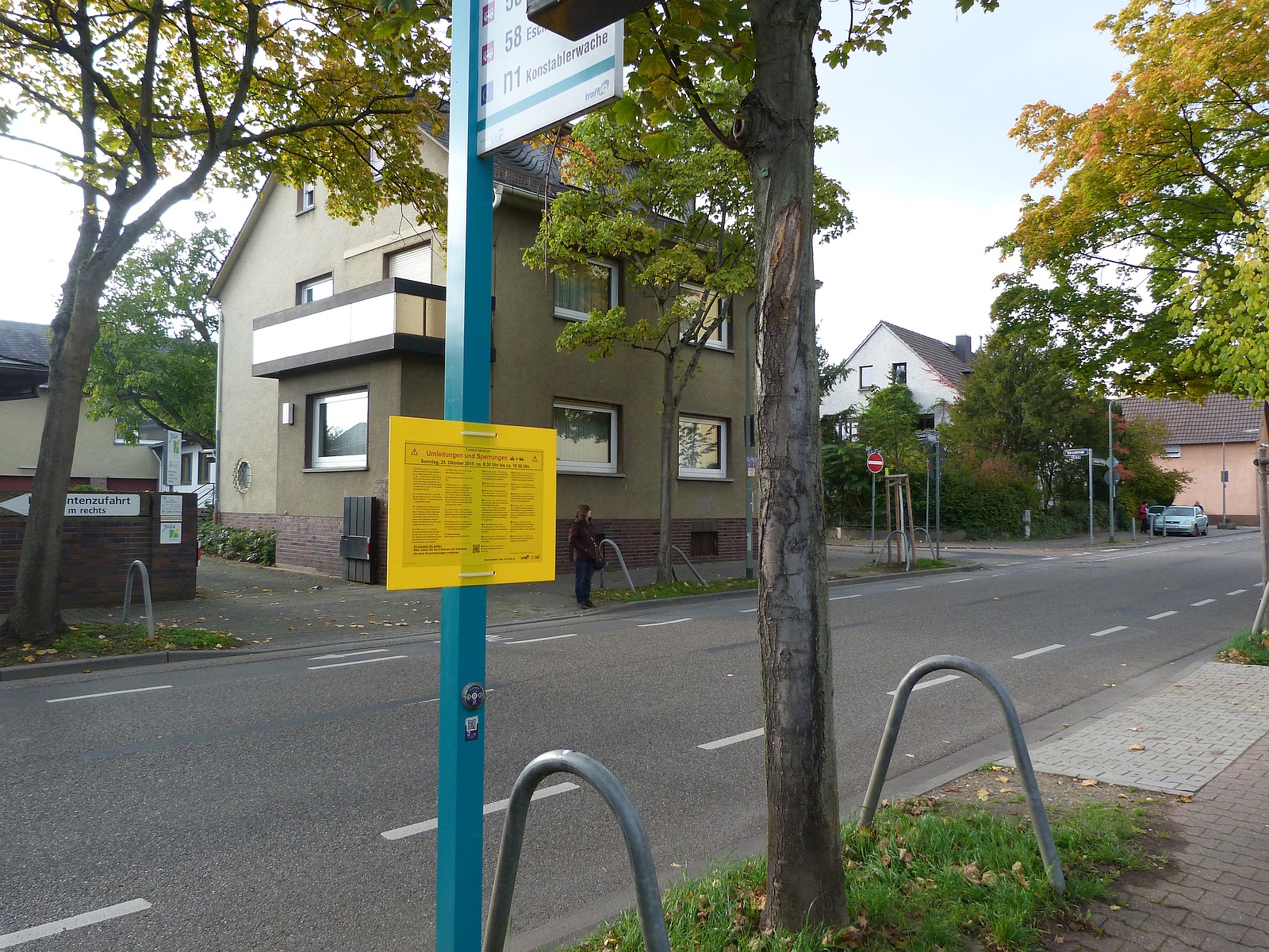 Unterliederbach: Fußgängerübergänge über die Liederbacher Straße ...